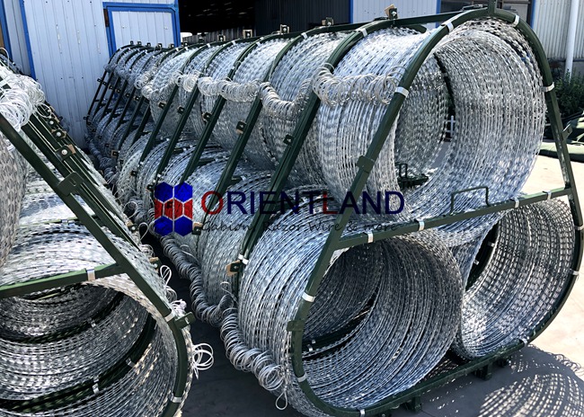 Triple Strand Razor Wire Fence Wall Obstacles Pyramidal Type 10m Length