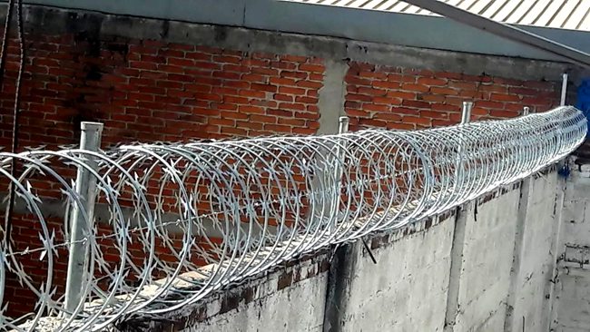 Sharp Helical Cbt60 Concertina Razor Barbed Wire Hot Rich Galvanized Steel