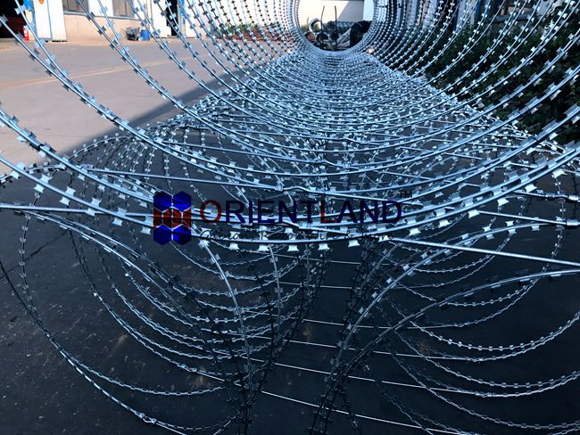 Mobile Razor Wire Fence Security Barrier Rapid Deployment Concertina Coils